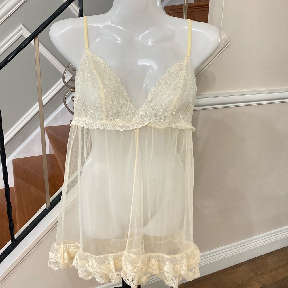 Victoria Secrets Unlined Sheer Mesh /Lace Babydoll - Gem